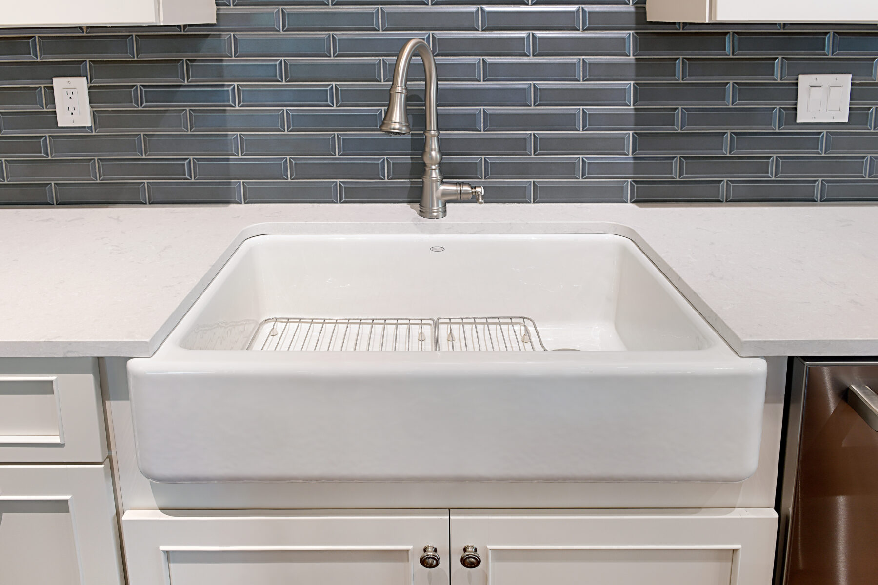 STARMARK KITCHEN CABINETRY - Central Kitchen and Bath Showroom